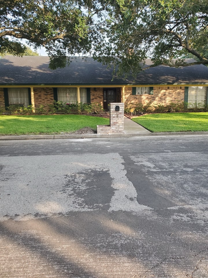 Simply Amazing Family Retreat! - Bay City, TX