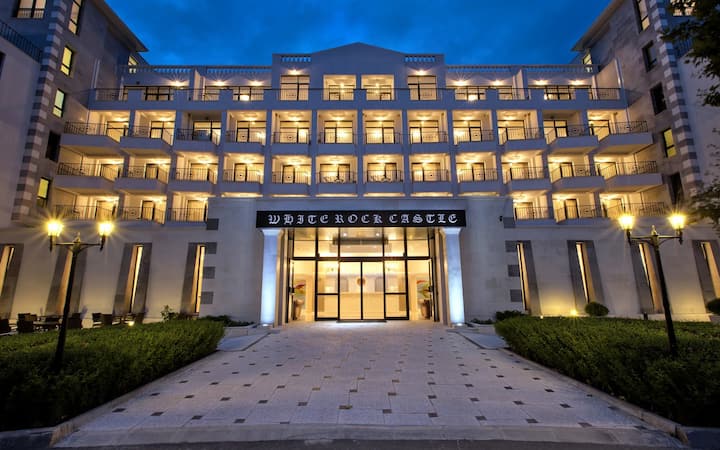 White Rock Castle Apartments – Pool & Spa 333 - Balčik