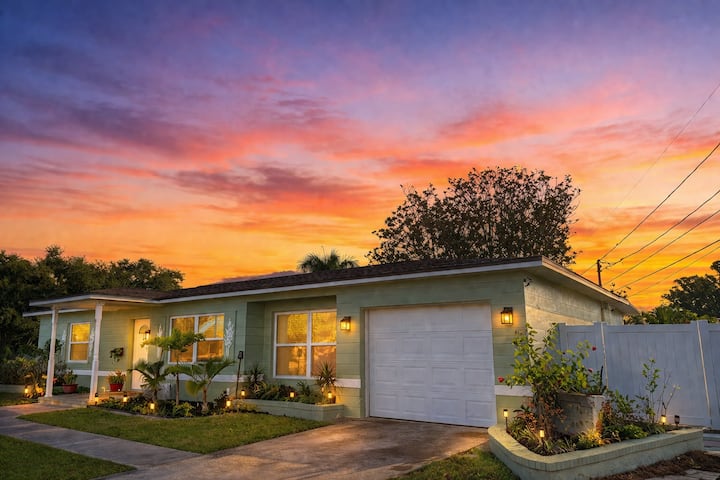 3br Home W/ Fenced Yard, Near Downtown & Beaches - St. Petersburg, FL