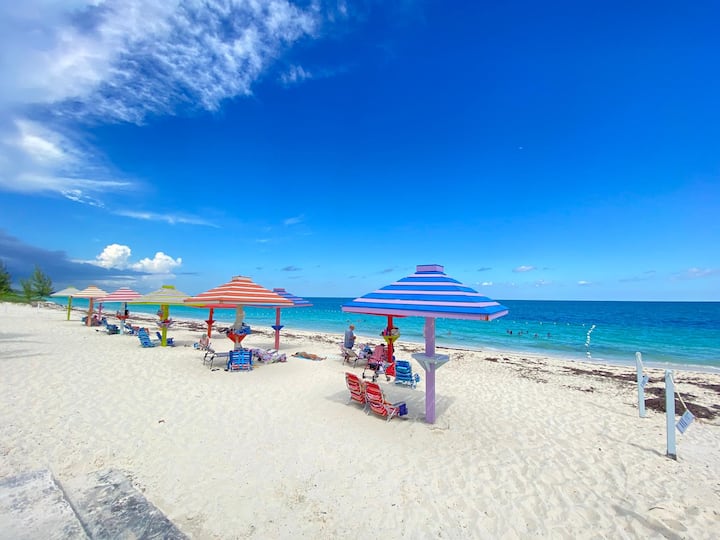 Charming Cozy Beach Condo Comfort - The Bahamas
