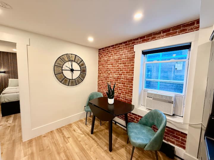 Modern Rustic Luxury - 1 Bdrm - Moncton