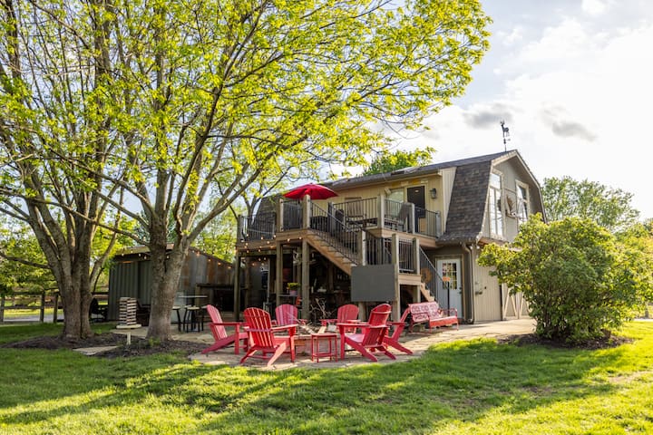 Rustic Barndominium Guest House In Overland Park - Overland Park, KS