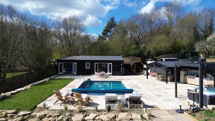 Wellness Cottage With Pool, Hot Tub, Sauna & Gym - メードストン