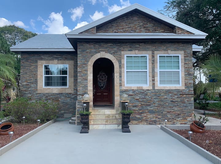 Eirini’s Home - Tarpon Springs, FL