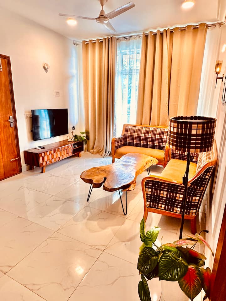 Homeystays 3bhk|home Theatre|lakeside Walk - Sonipat