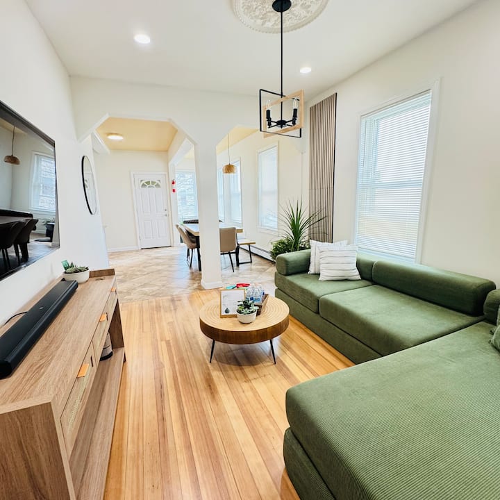 Bright & Spacious 3br Near Boston + Free Parking - Revere, MA