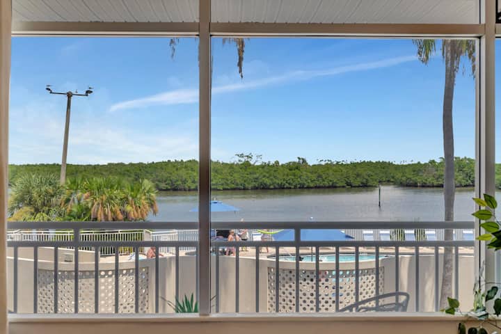 Spot Dolphins! Balcony & Heated Pool, Hot Tub! - Bahia Beach, Ruskin