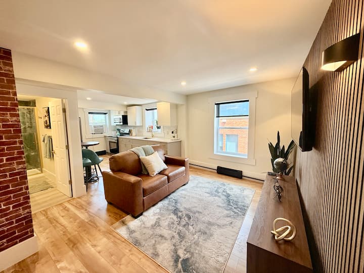 Modern Rustic Luxury - 1 Bdrm - Moncton