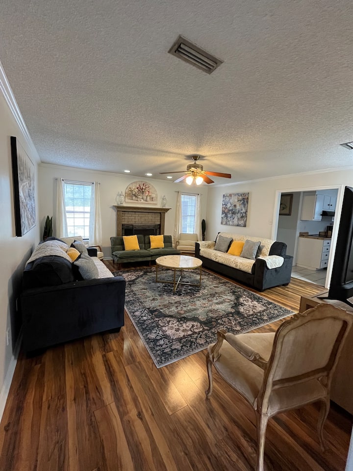 Family-only Home | Quiet & Peaceful Neighborhood - Valdosta, GA