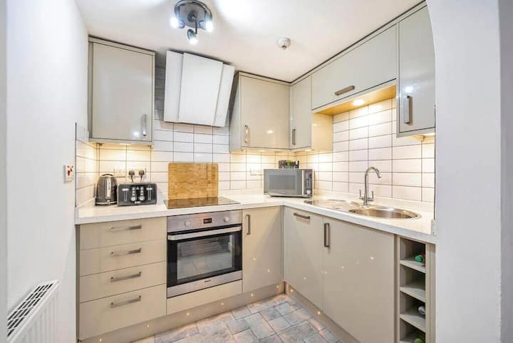 Central 2-bed, 2-bath + Sofa Bed - Harrogate