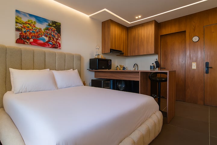 Chic Modern Studio Overlooking The Train Station - Marrakech