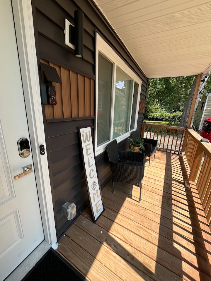 Leopardprint Executive Suite #2 - Spanish Lake, MO