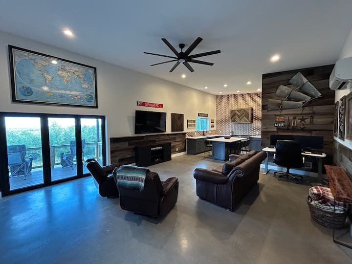 Wild Thyme Social Club - 드리핑 스프링스