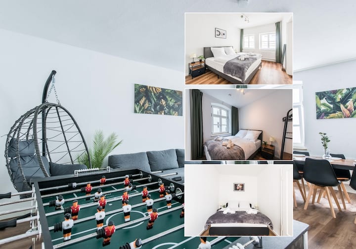 Directly On Königsplatz L 8 People L Foosball - Augsburg