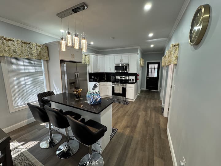 Luxury Two Bedroom Apartment {1329} - Schenectady