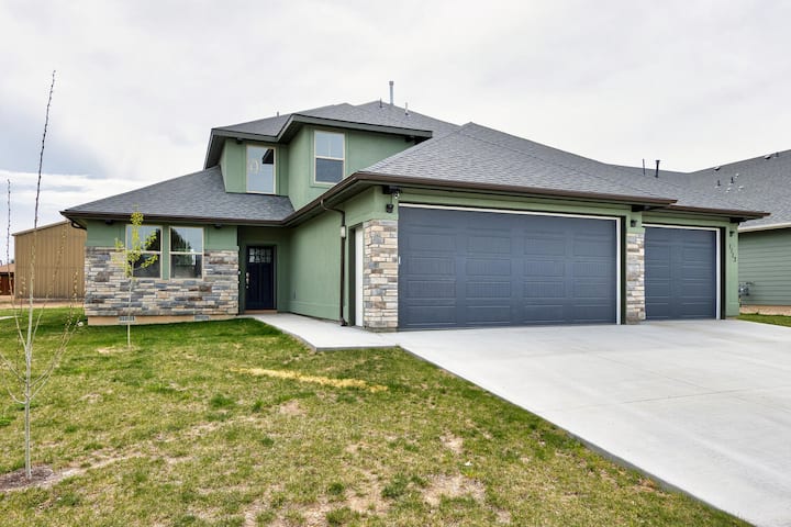 5 Bedroom 83651 Nampa-insurance, Family, Crews - Lake Lowell, ID