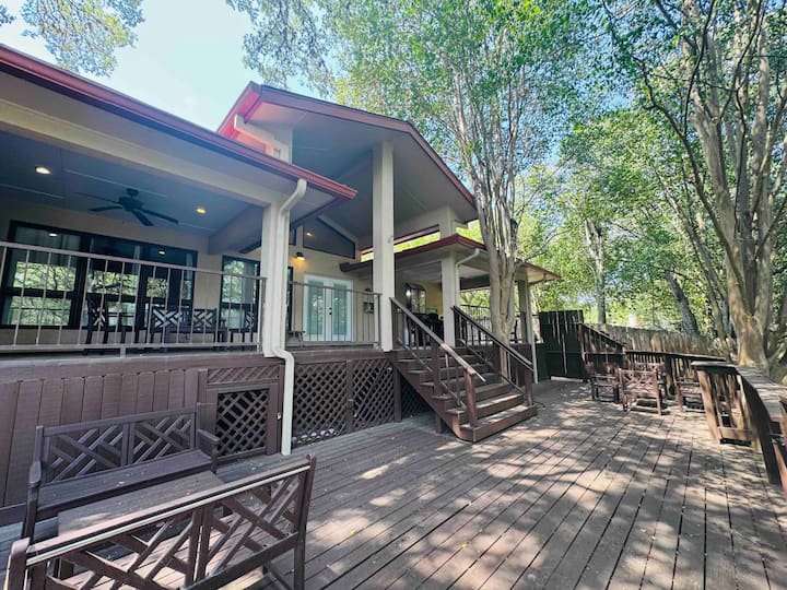 The Wasser Haus | Sleeps 12 | Comal Riverfront - New Braunfels, TX