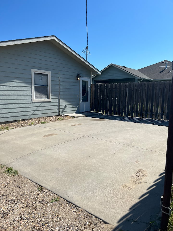 Small Cozy Home - Garden City, KS