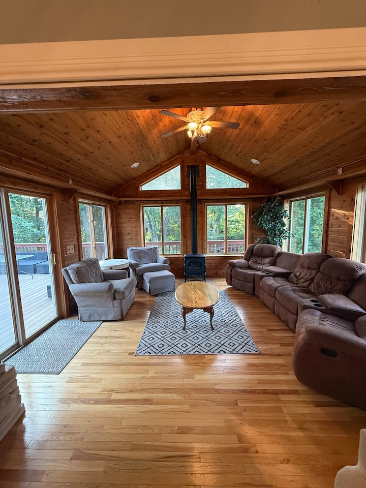 Family-friendly Home In Blaine - Hot Tub + Games - Brooklyn Park, MN