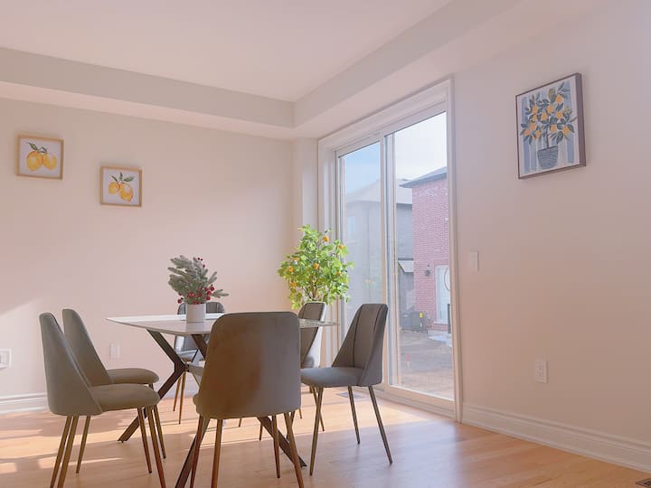 Pickering Modern 4br Townhouse - Pickering