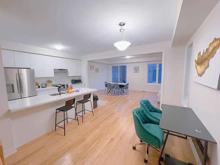 Pickering Stylish 4-bedroom Townhouse/bright/cozy - Pickering