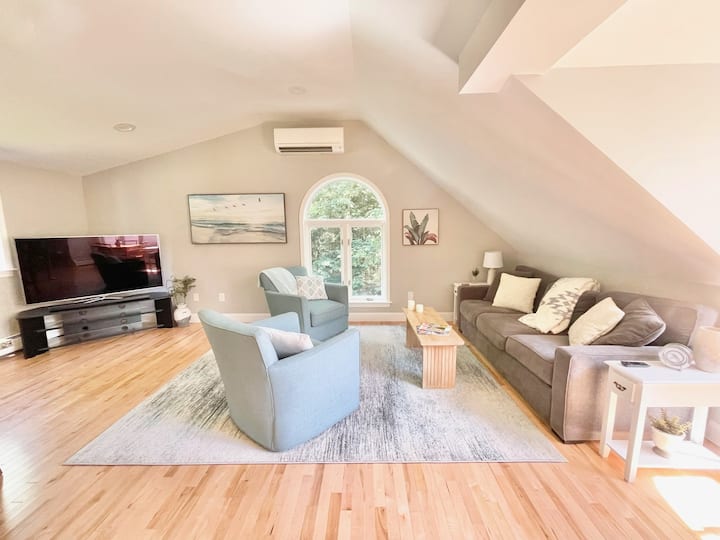 Sunny Scarborough Apartment - Longmeadow Retreat - Saco, ME