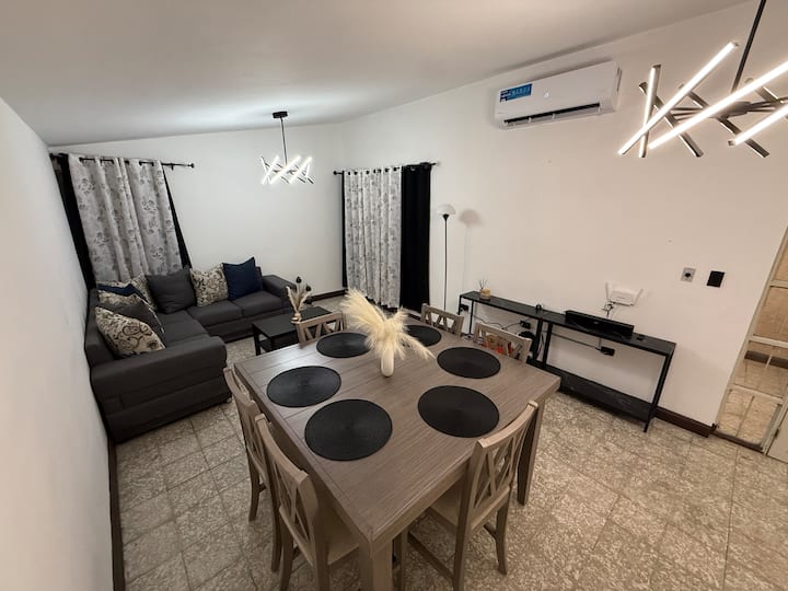 Central & Comfortable Home - Torreón