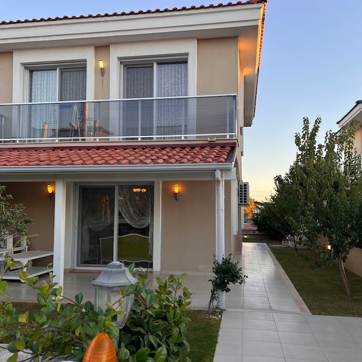 Alaçatı Merkezi Konum Villa - Alaçatı