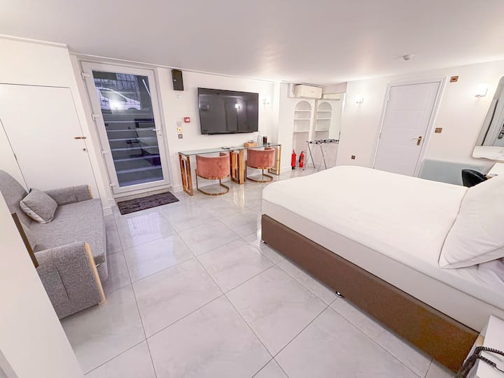 The Hadley Suite - Enfield