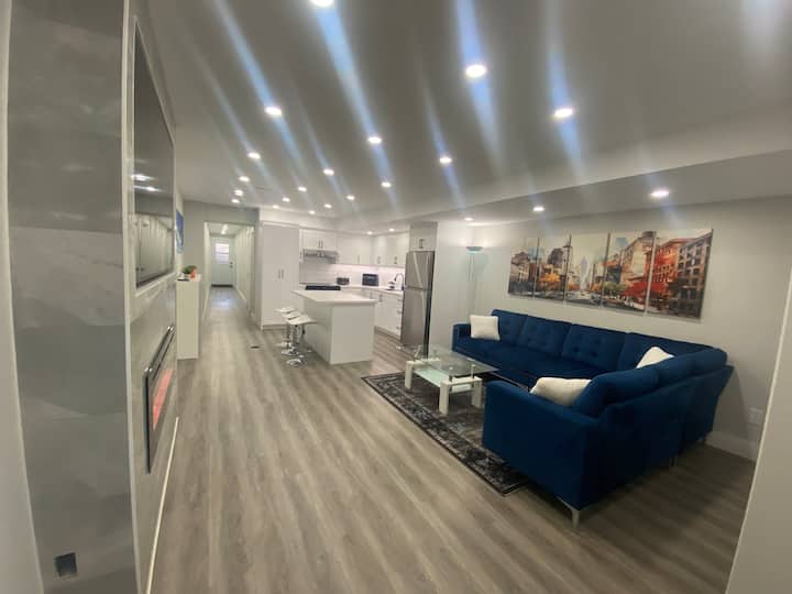 Spacious & Stylish 2 Bedroom Basement Apartment - Toronto