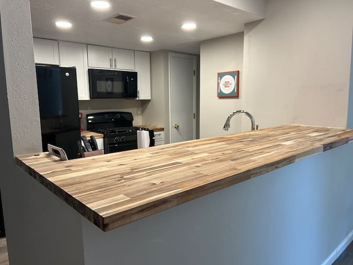 Newly Renovated With Love 3 Bedroom Townhouse! - Albuquerque, NM