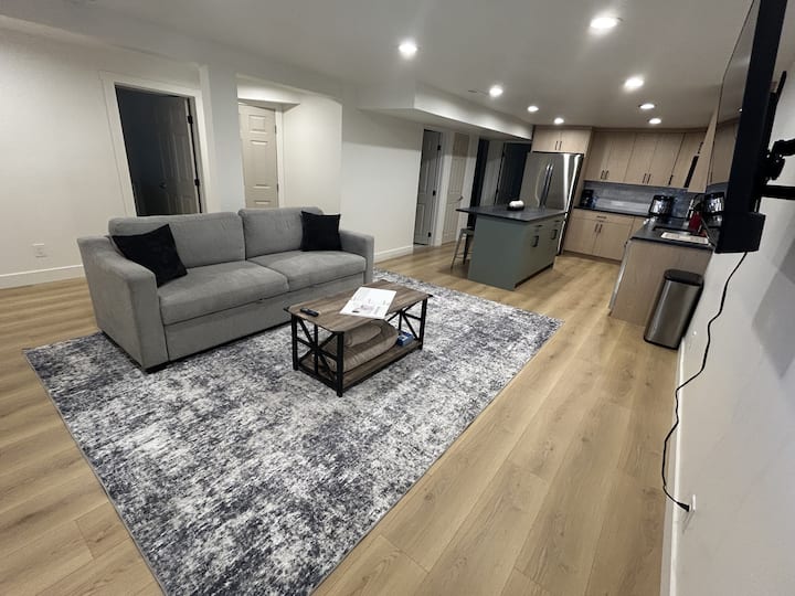 Brand New Cozy 2 Bed 1 Bath Near Ski Resorts! - Sandy, UT