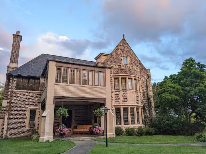 The Old Monastery-dietrich Room - South Shore, KY