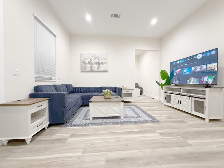 Stylish Oc Getaway | 2br Sleeps 7 |Disney & Coast - Buena Park, CA