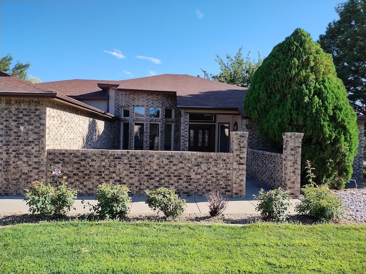 Welcome To The Teton! - Farmington, NM