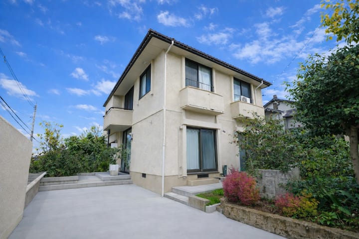 「ホテルは窮屈」「別荘のように過ごしたい」
そんな方向けのシンプルで使いやすい宿です。 - 南房總市