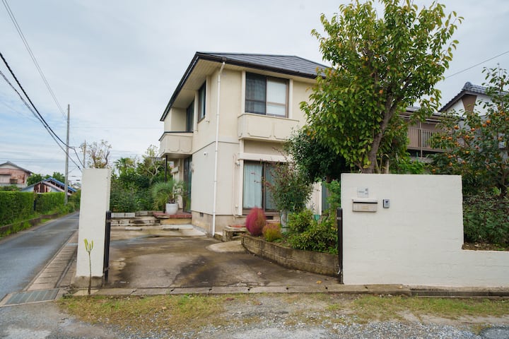 海まで車で5分の広々庭付き一軒家貸切ヴィラ!119m2 温泉・コンビニ・お店も徒歩ですぐ!
最大7名 - Tateyama