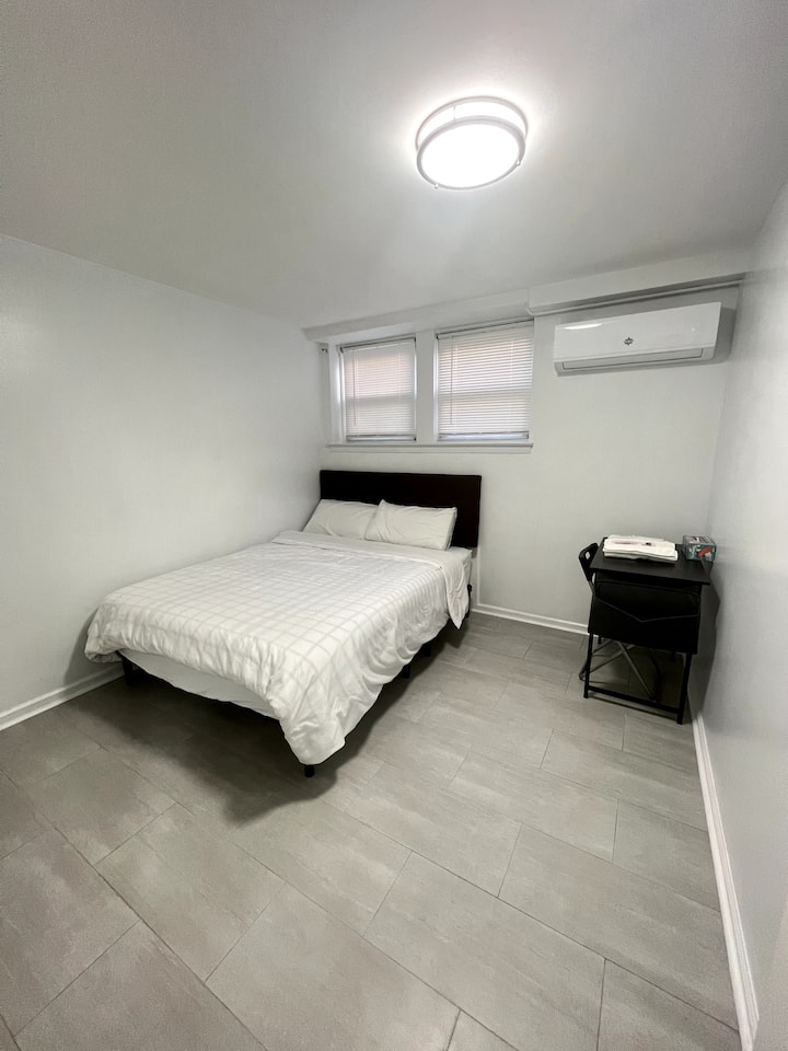 Room # 1 In New York - Queens, NY