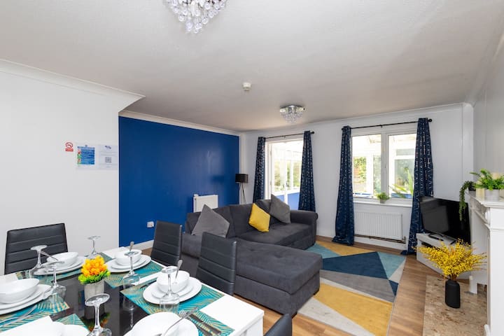 Modern 3br Home | Leeds | Parking + Fast Wi-fi - The Hepworth Wakefield