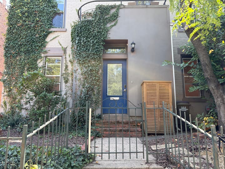 Sunny Capitol Hill Rowhouse, Family/group Friendly - Hyattsville, MD