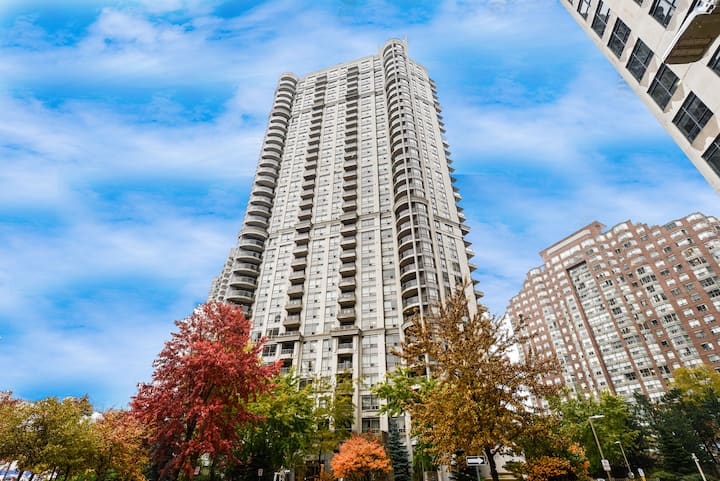 Square One Furnished 1 Bed Condo - Mississauga