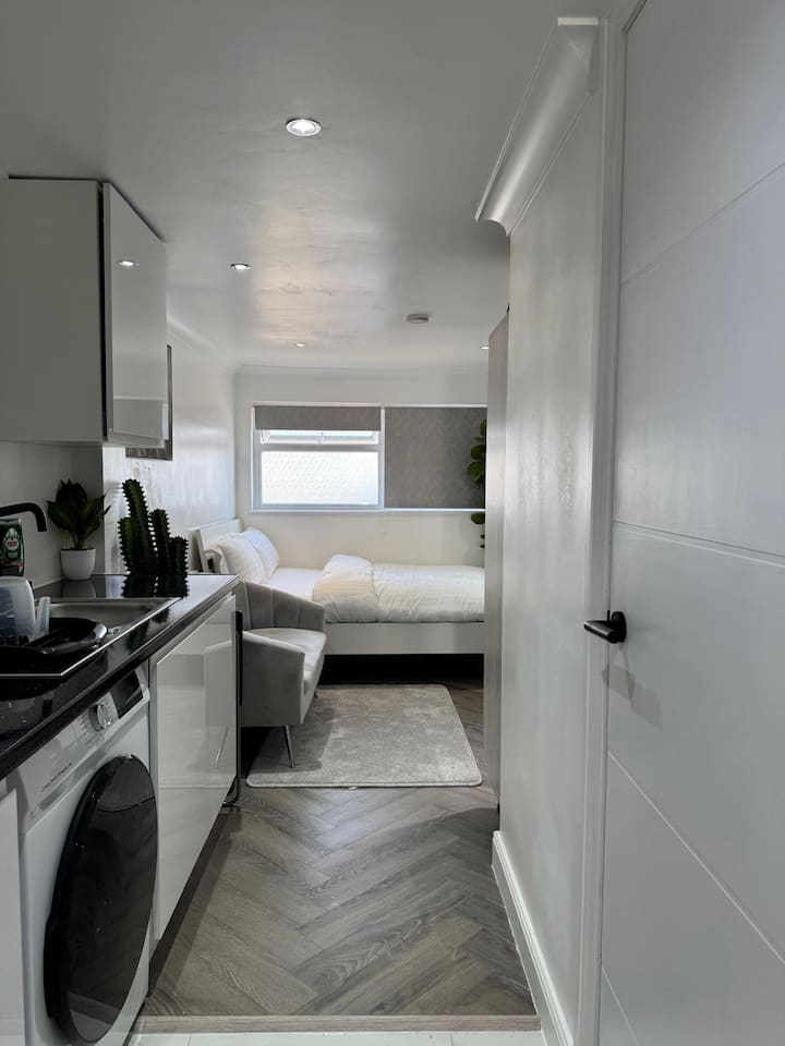 New Bright & Cozy Studio - Enfield, UK