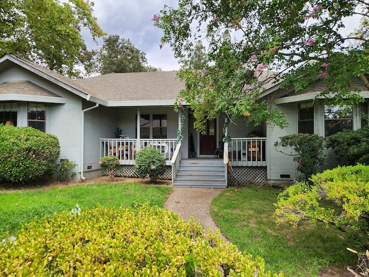 Cozy Luxe Cottage - Rancho Cordova, CA