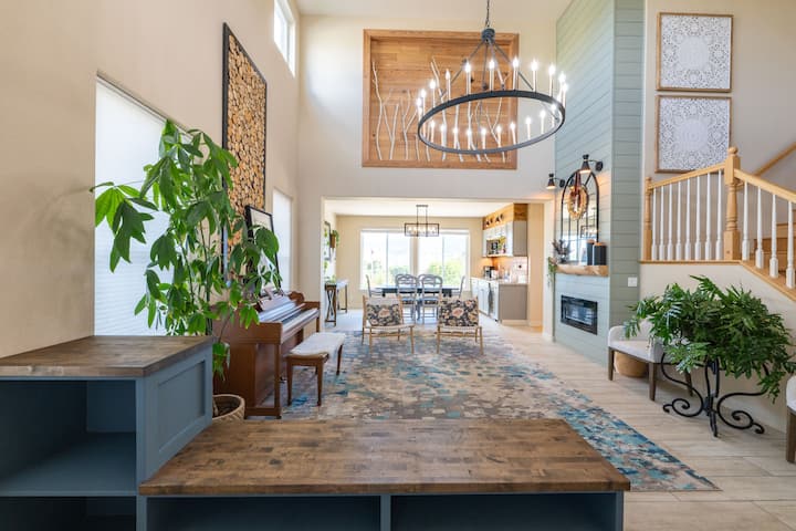 Modern Mountain Retreat! - Reno, NV