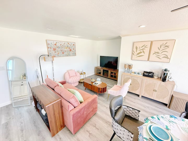 Bright Balcony Escape&bay Window | 1b Guesthouse - Gardena, CA