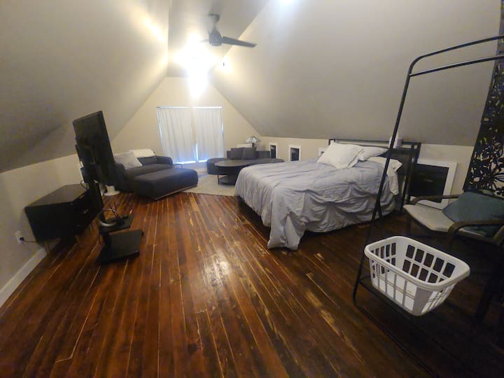 Mke Lincoln Village Studio - Greenfield, WI