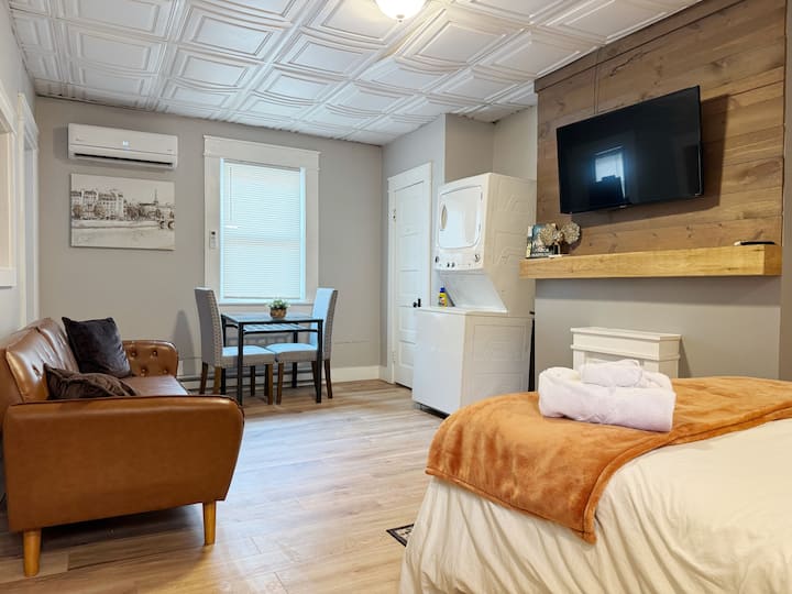Cozy One-bedroom Studio In Downtown Evv - Evansville, IN
