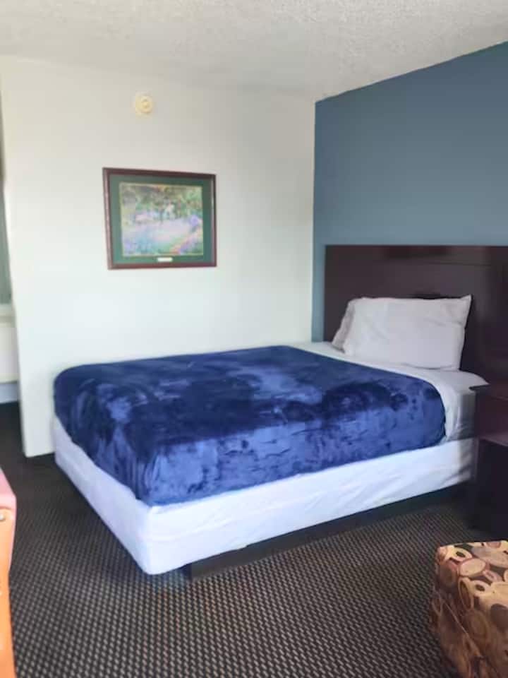 226 Queen Bed Hotel Room - Amarillo