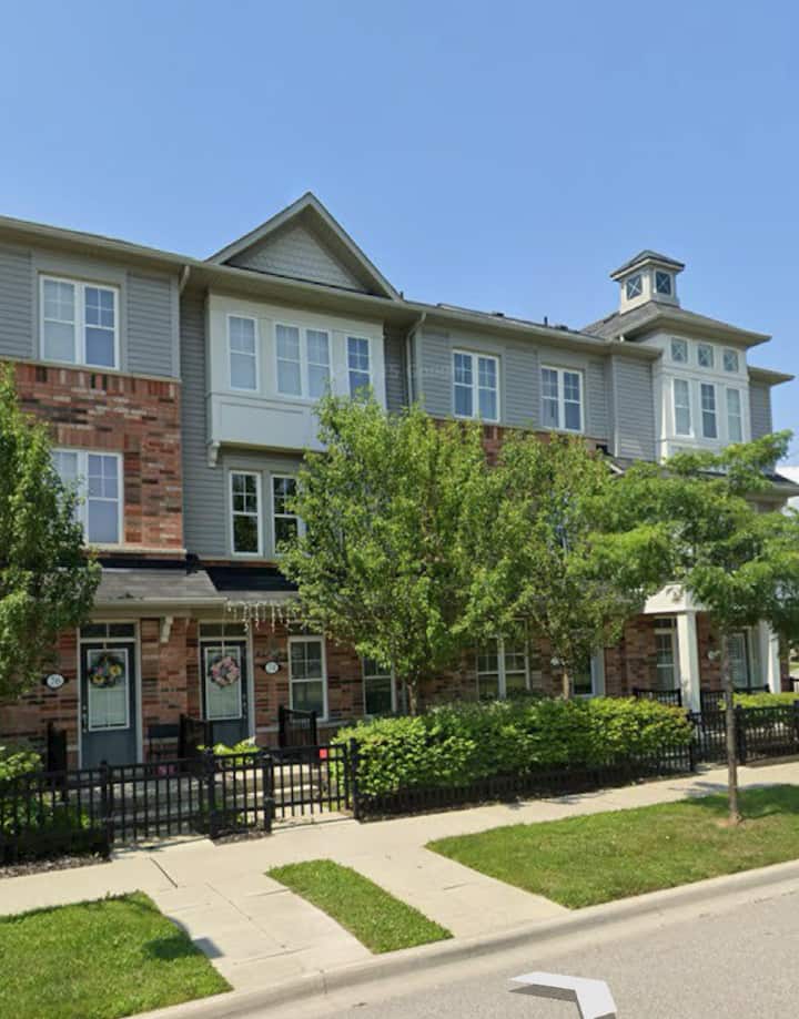 Whitby Shores Retreat - Oshawa