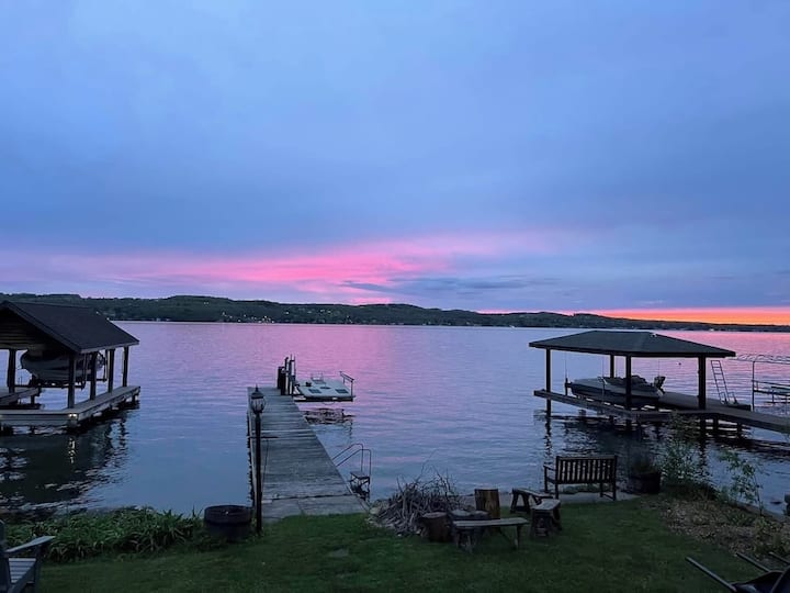 Charming Waterfront Cottage - Canandaigua, NY
